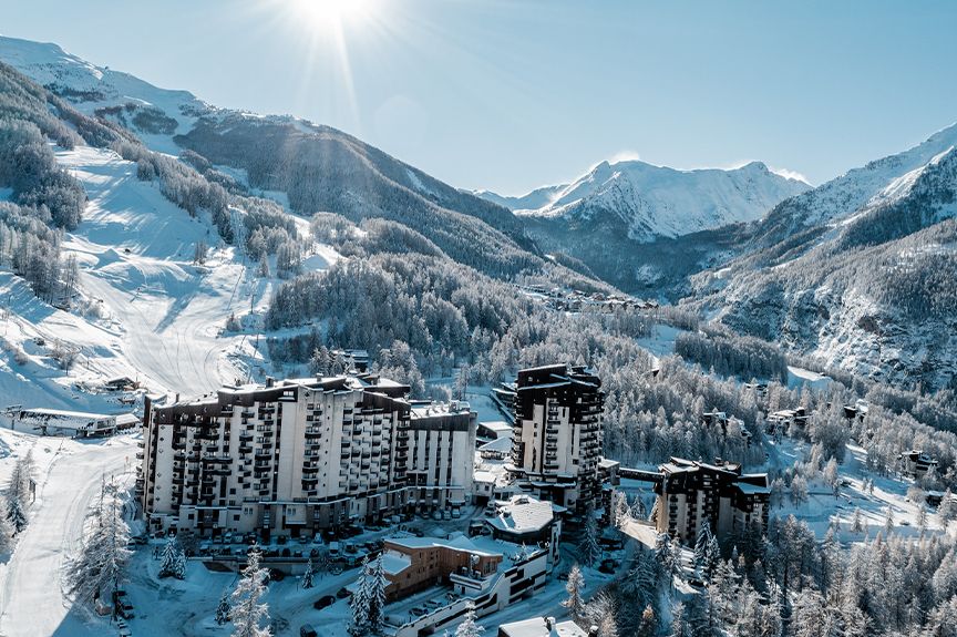 Les-Orres-acces-piétons-hiver-mag